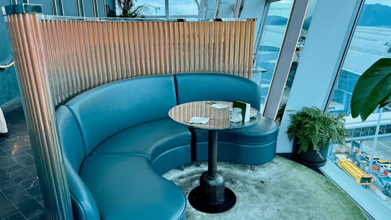 【實測】香港機場天際走廊 INTERVALS Sky Bar | 俯視飛機小酌幾杯吧！ | FlyAsia