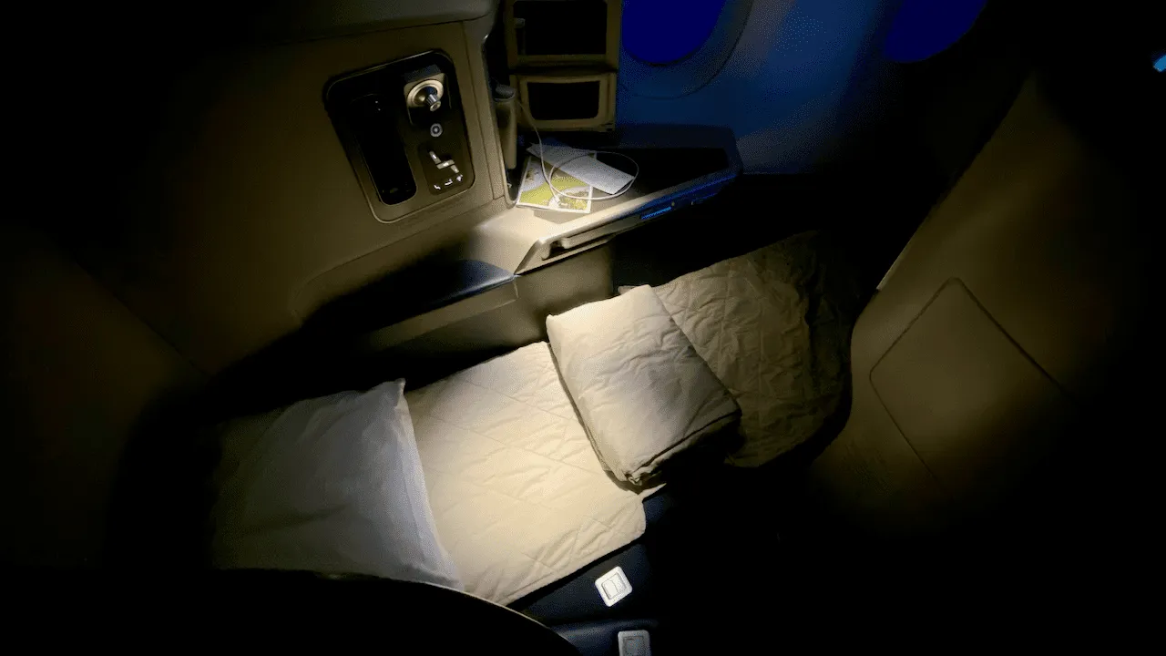 【商務艙】國泰 A351 飛行體驗 | 阿姆斯特丹-香港 | CX270 | FlyAsia