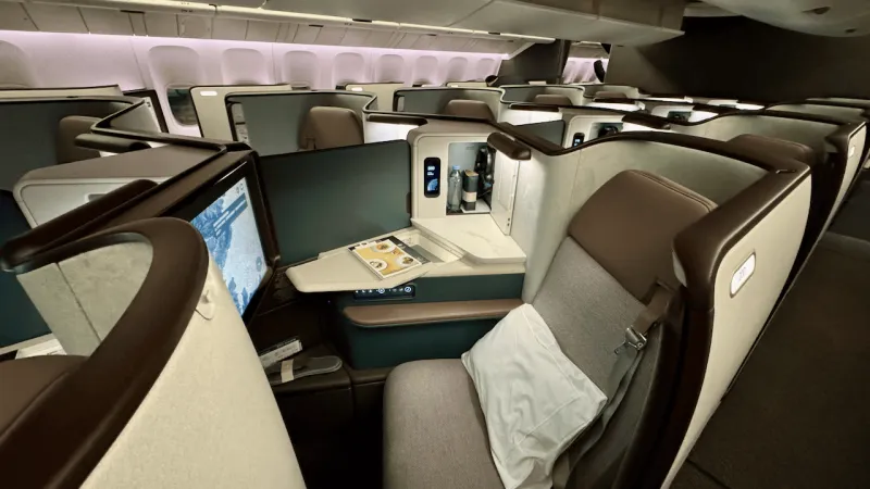 【爾雅商務艙】國泰 Aria Suite 飛行體驗 | 香港-倫敦 | CX255 | FlyAsia